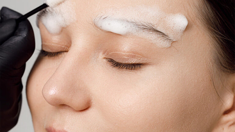 Dandruff in Eyebrows: What Causes This & How to Control it? - Capstone ...